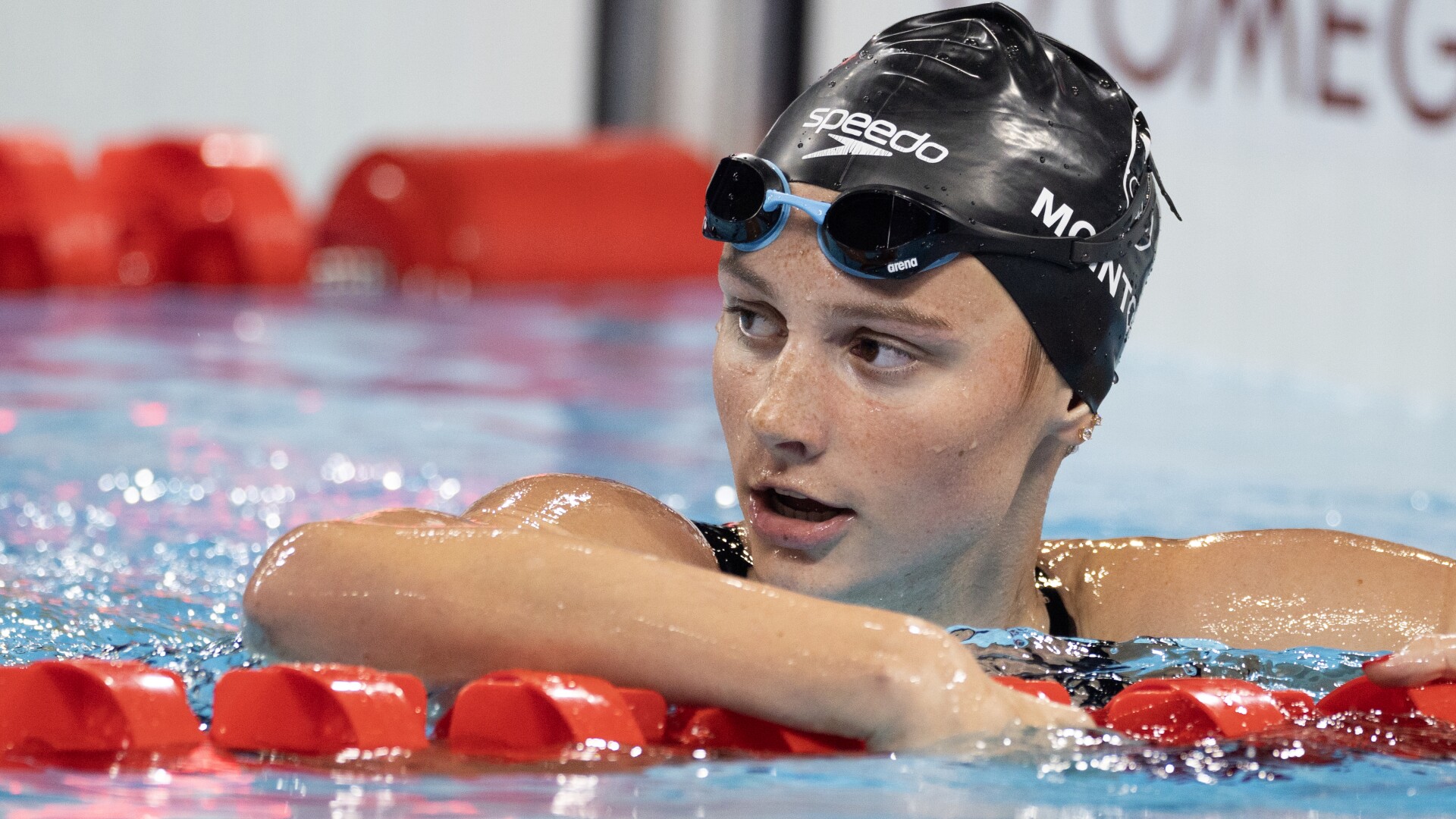 Summer McIntosh reclaims 400m freestyle world record with a big splash