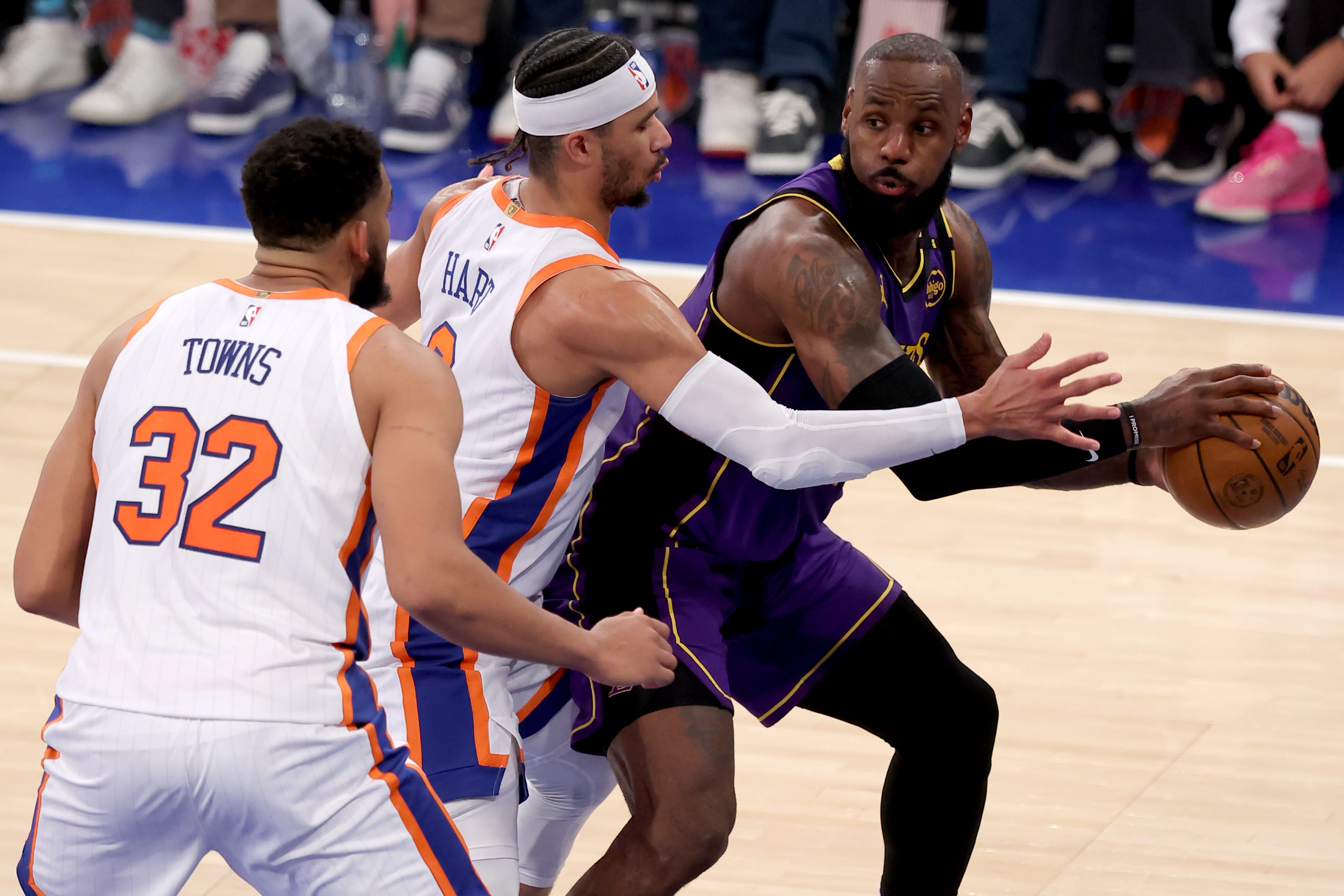 Lakers vs Knicks: Live updates and highlights