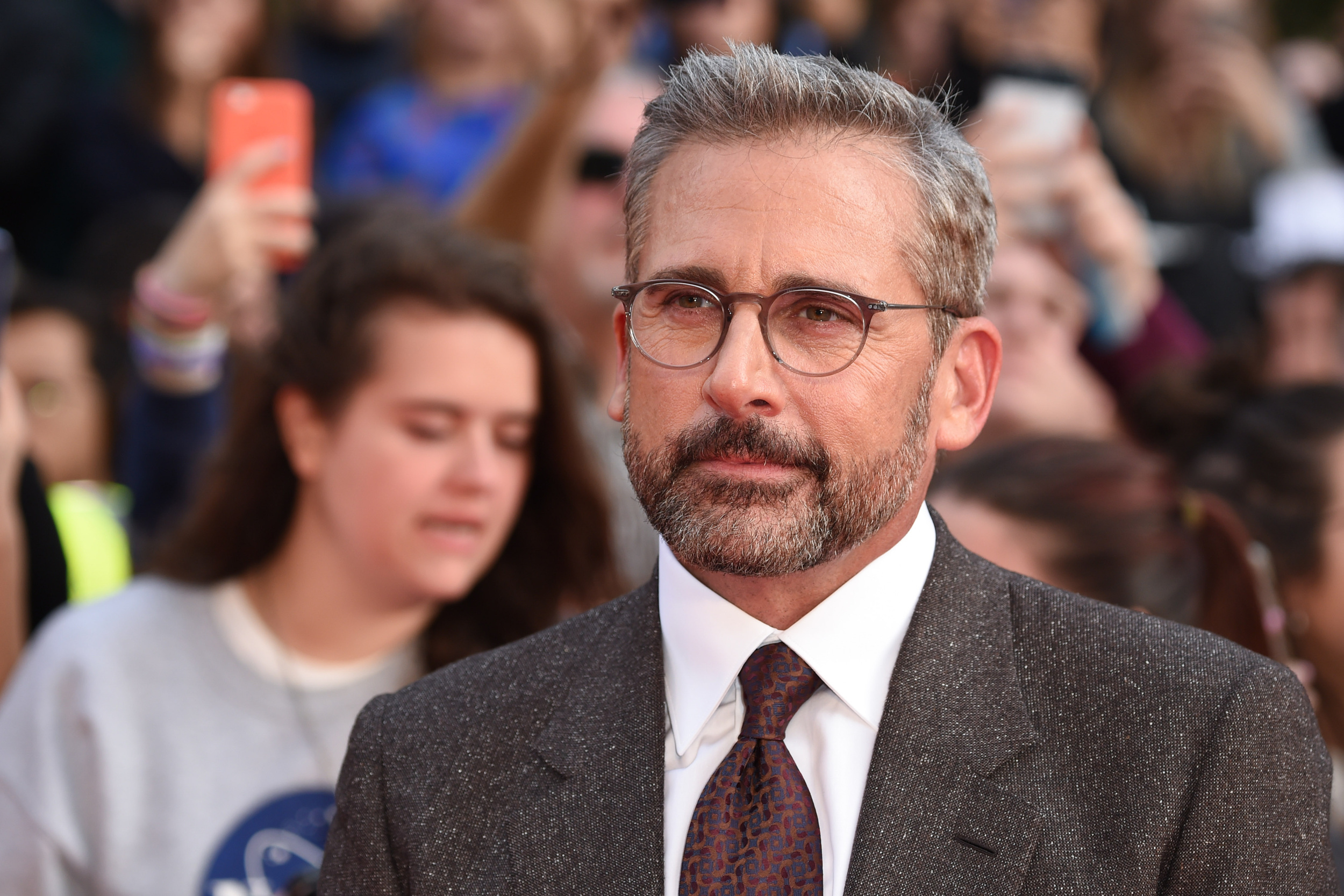Steve Carell surprises wildfire impacted high school seniors with free ...