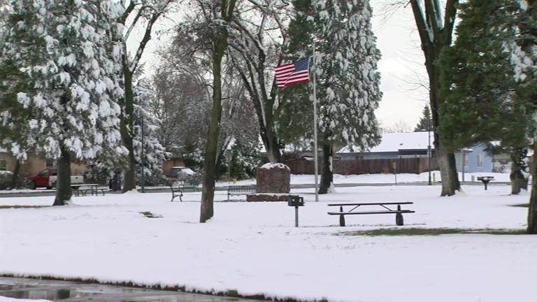 Snowfall fills streets of Tehachapi