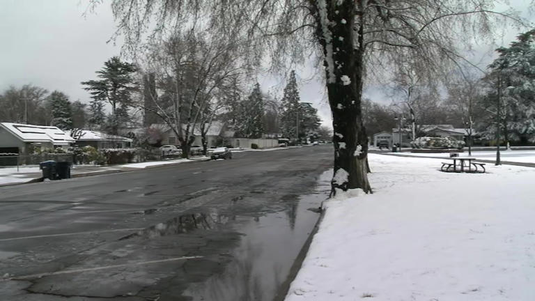 Snowfall fills streets of Tehachapi