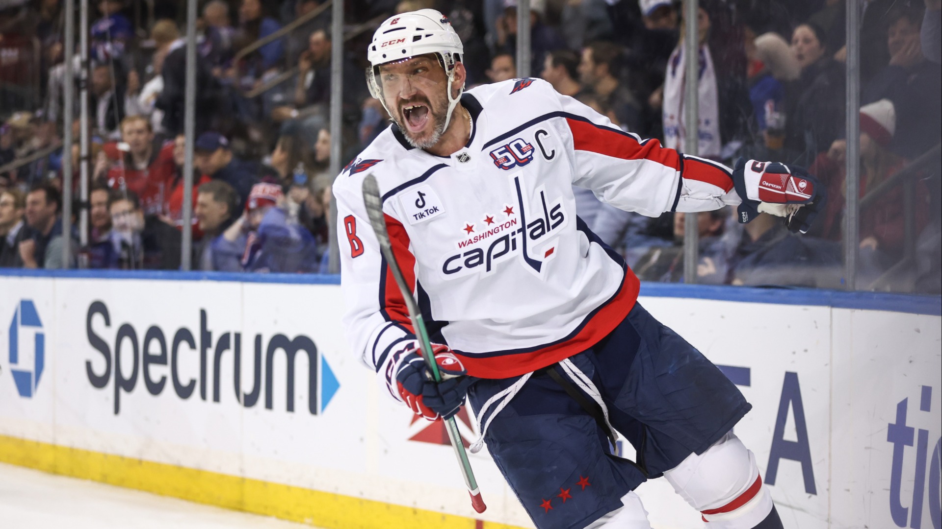 Ovechkin Nears NHL Record with 885 Goals: Caps Win