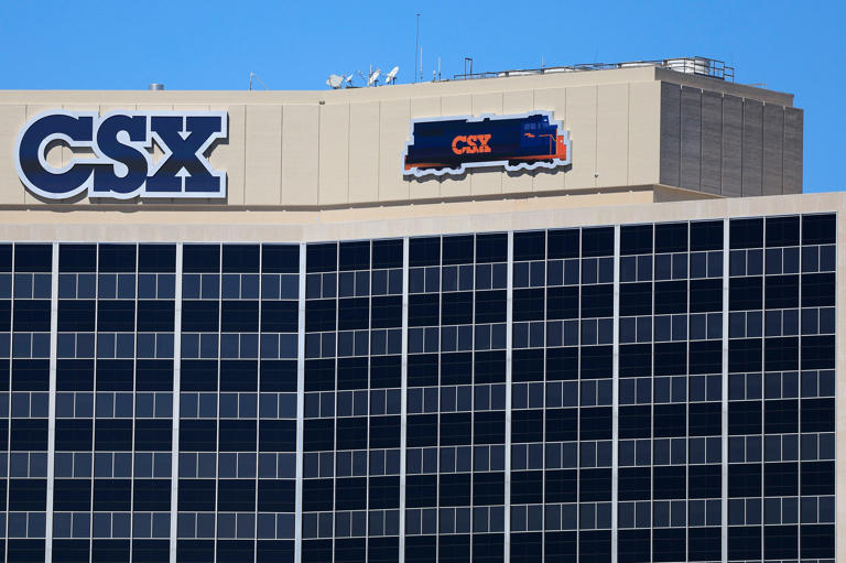 CSX modernizes its downtown Jacksonville HQ sign by using changeable ...