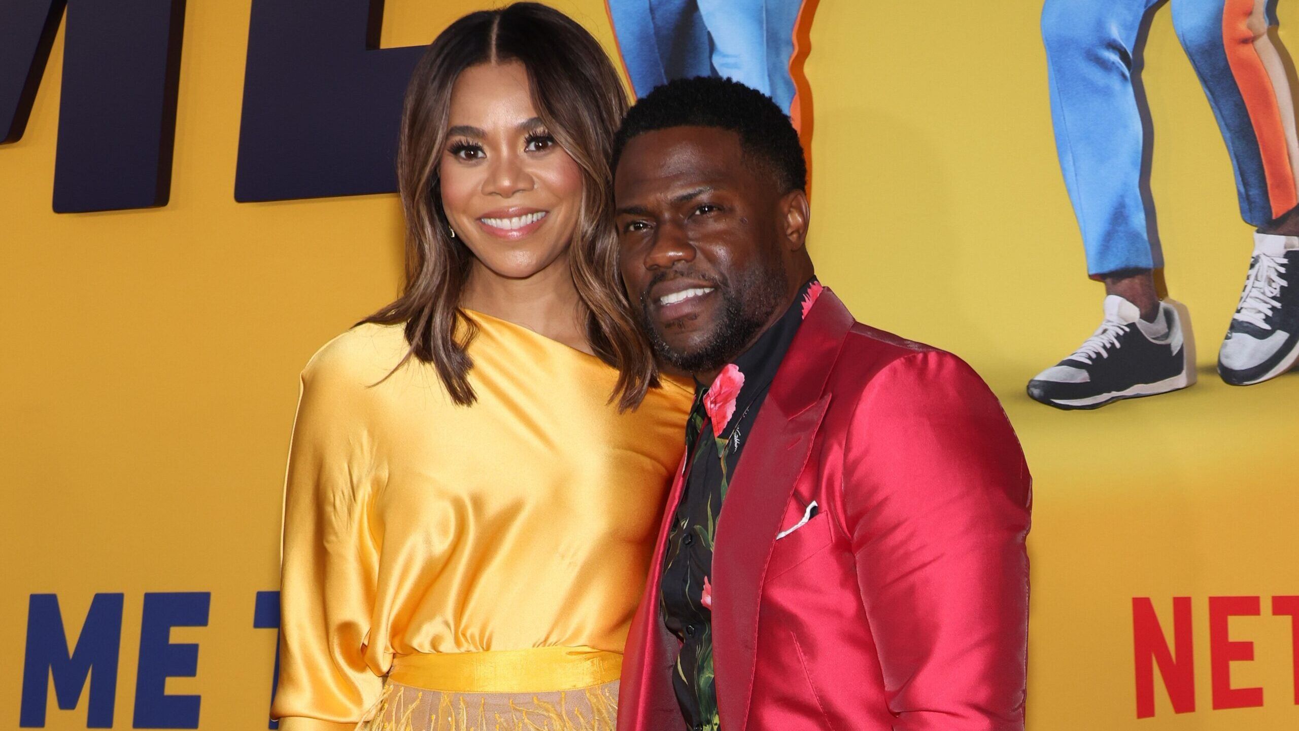 Kevin Hart surprises Regina Hall with flowers in a hilarious, heartfelt ...