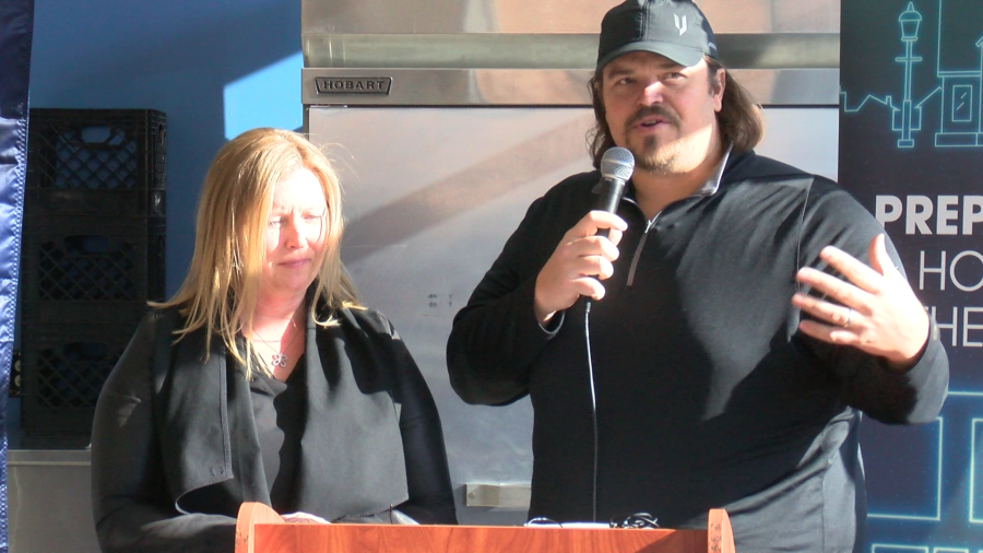 Packers Hall of Famer Mark Tauscher kicks off 8-week Green Bay cooking ...