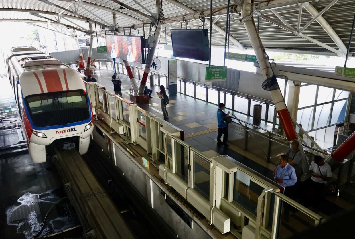 Travellers plan ahead to beat rising festive costs