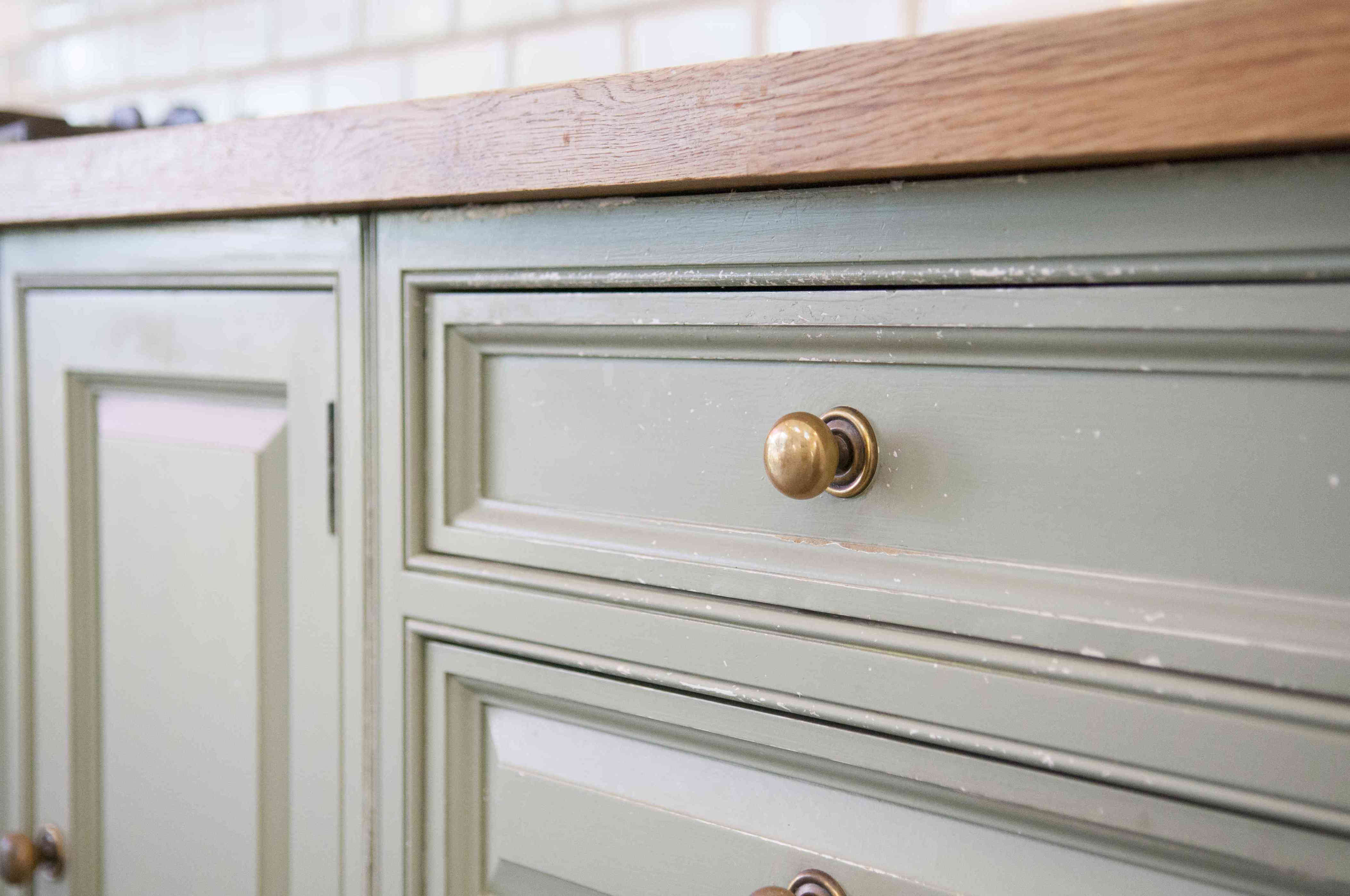 5 Signs It's Time To Refinish Your Kitchen Cabinets