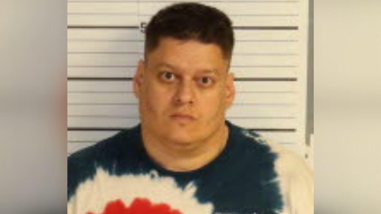 Man locks girlfriend and her daughter in hotel room for eating his ...