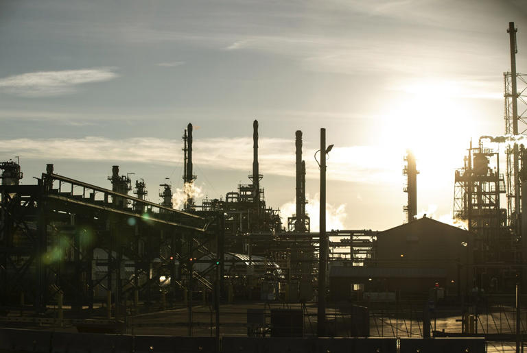 Canadian Crude Wins Reprieve From Trump’s Tariffs on Neighbors