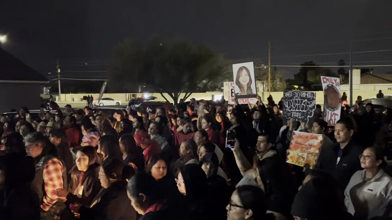 Hundreds attend vigil in honor of 14-year-old Emily Pike in Mesa Hundreds attend vigil in honor of 14-year-old Emily Pike in Mesa