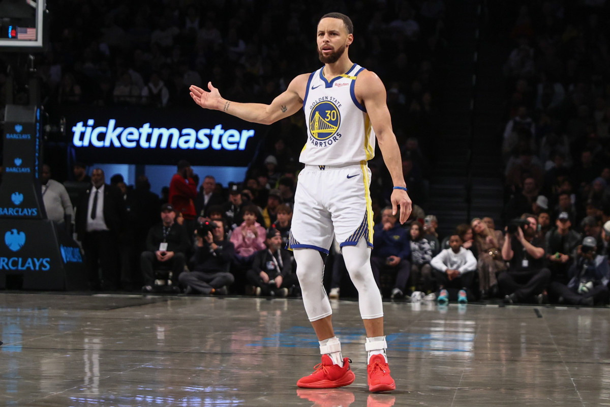 Steph Curry Makes NBA History in Warriors-Nets