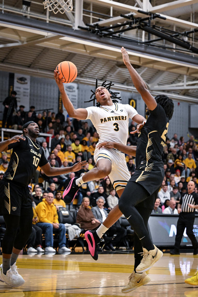 UW-Milwaukee is staying home as it falls to Oakland in a Horizon League ...