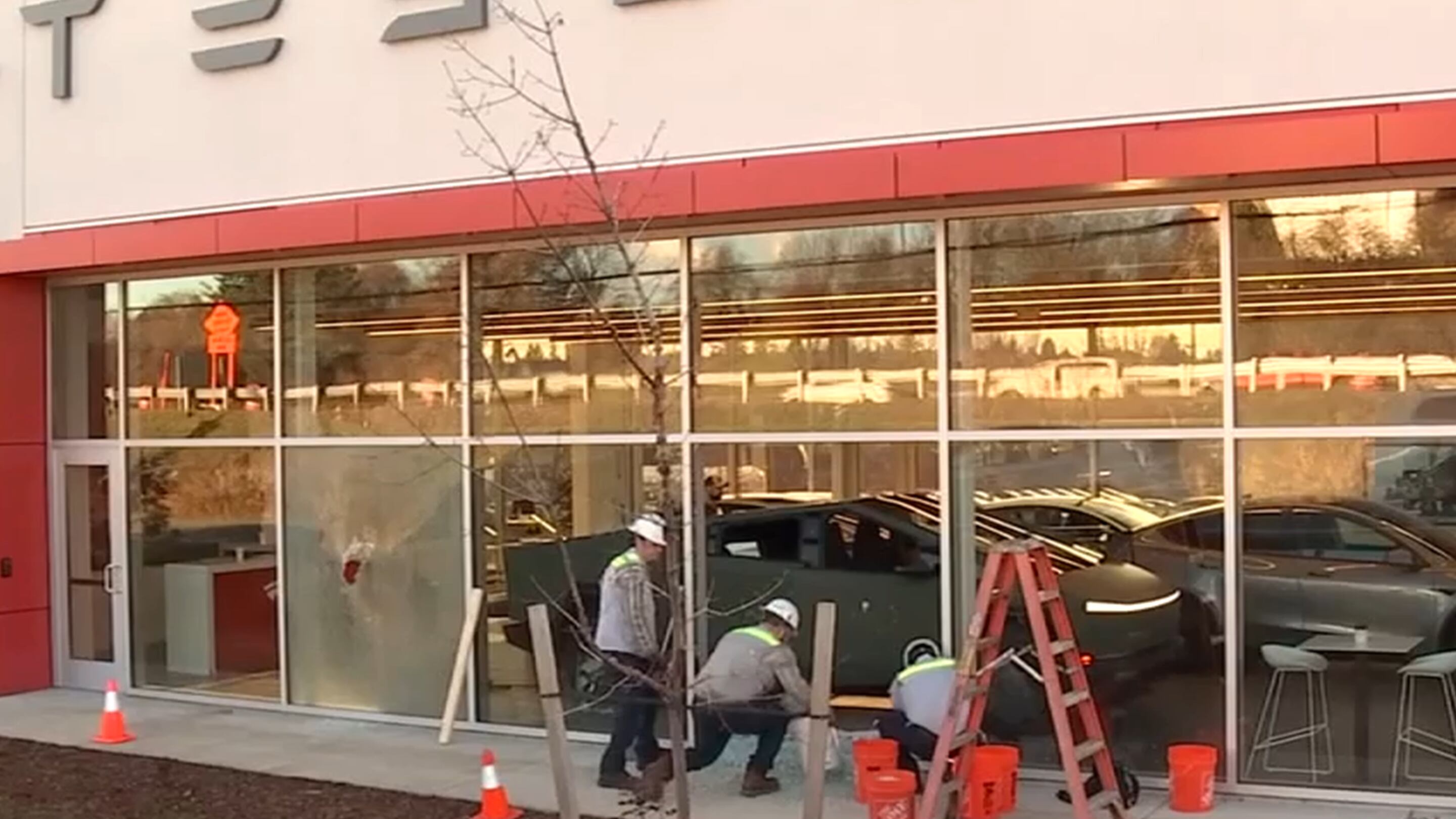 Gunfire damages Tesla dealership, cars in Tigard