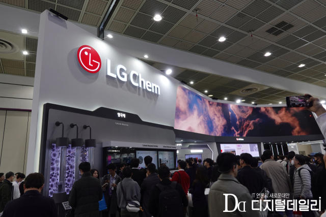 "승부는 단가가 가른다"...'LMR⋅LFP⋅미드니켈' K-양극재 '각양각색' [인터배터리 2025]