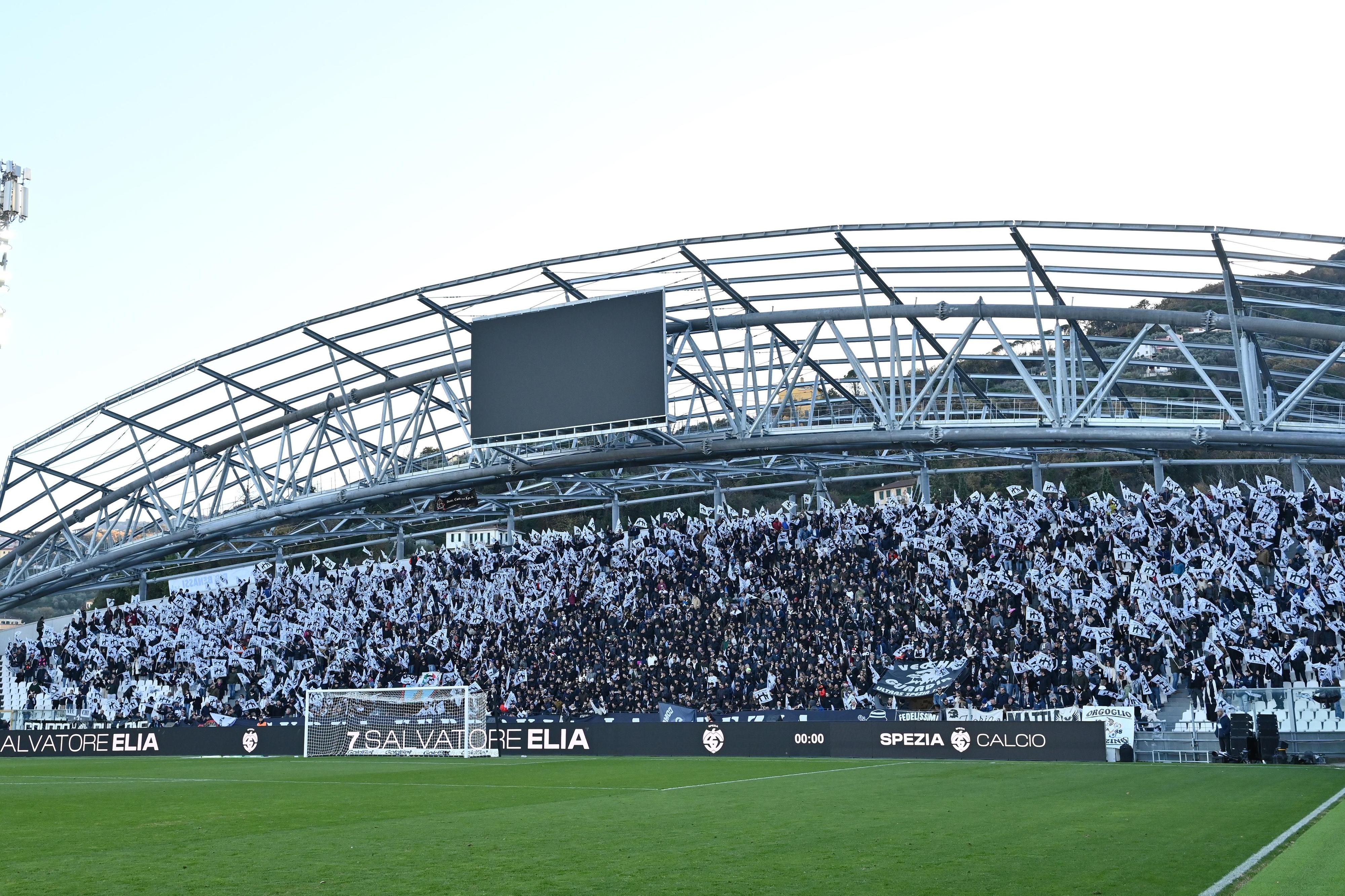 Il gesto di rispetto dell’ex capitano bianco. Il gol barese e il fair ...