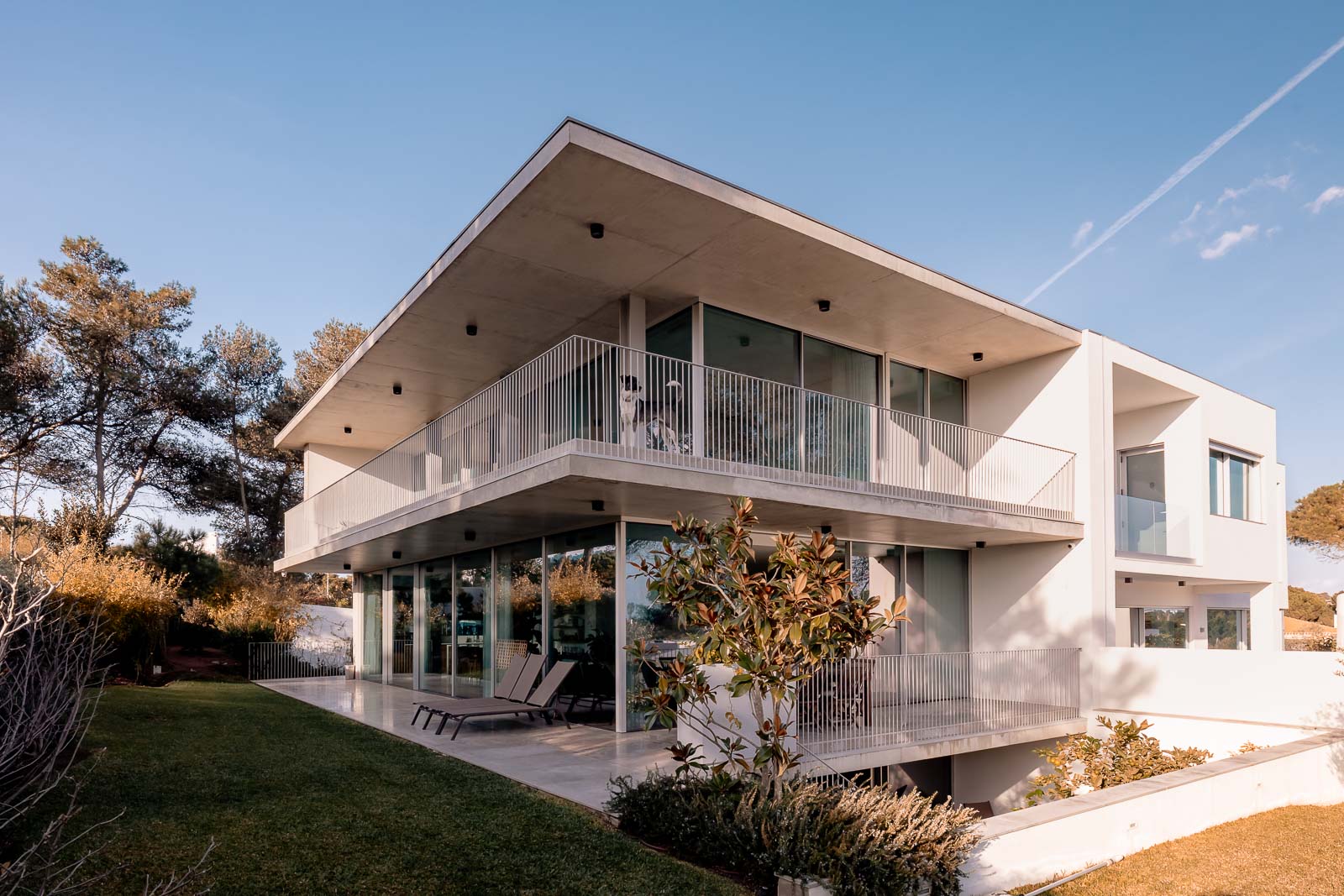 A dream home in Cascais, Portugal: over 600m2 of pure design