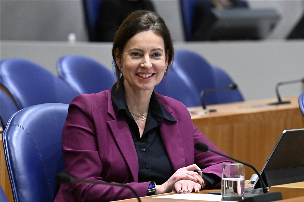 Minister Uitermark roept vrouwen op de lokale politiek in te gaan