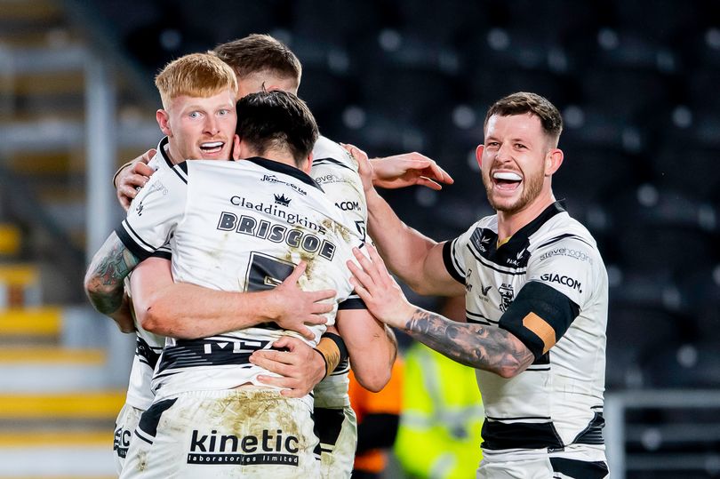 Hull FC show 'good footy team' traits as crucial qualities ensure ...