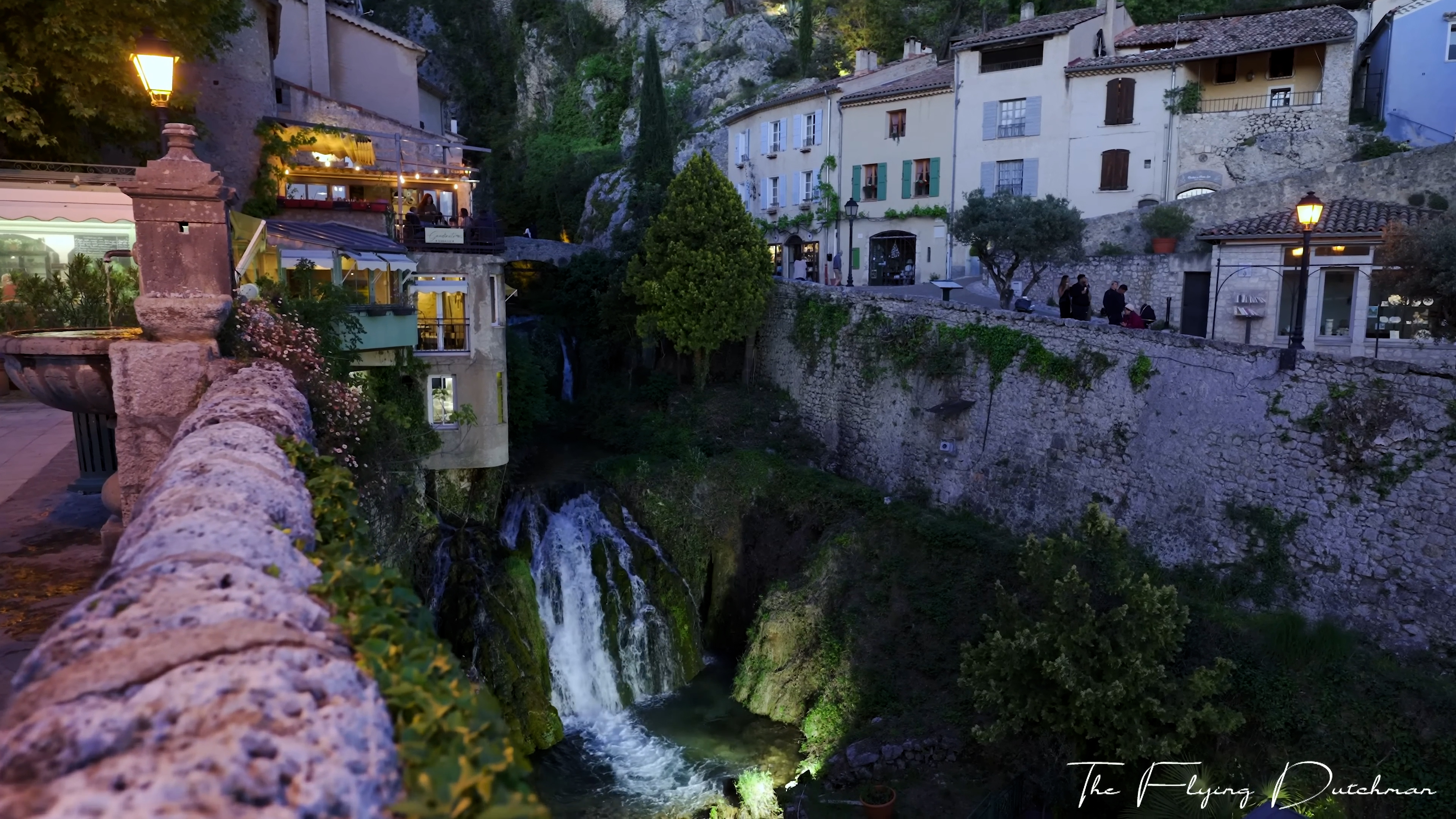 Moustiers-Sainte-Marie | Betoverende Avondbeelden | Een Schilderachtig ...