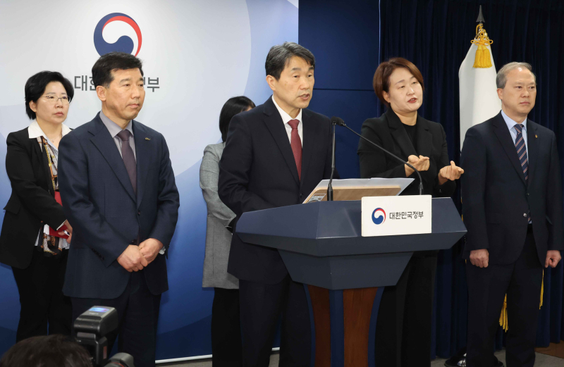 내년 의대 정원, 증원 전 ‘3058명’으로…“의대생 복귀 안하면 5058명 유지”