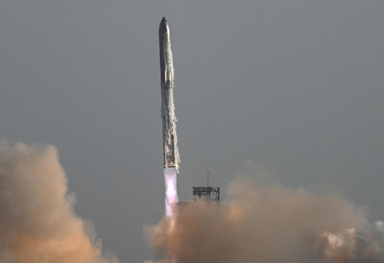 Elon Musk's SpaceX Launch Failure Sparks Numerous Airport Delays