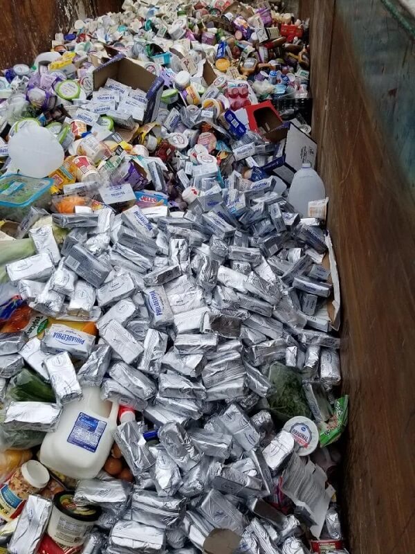 Kroger employee shares photo of shocking scene after store power outage ...