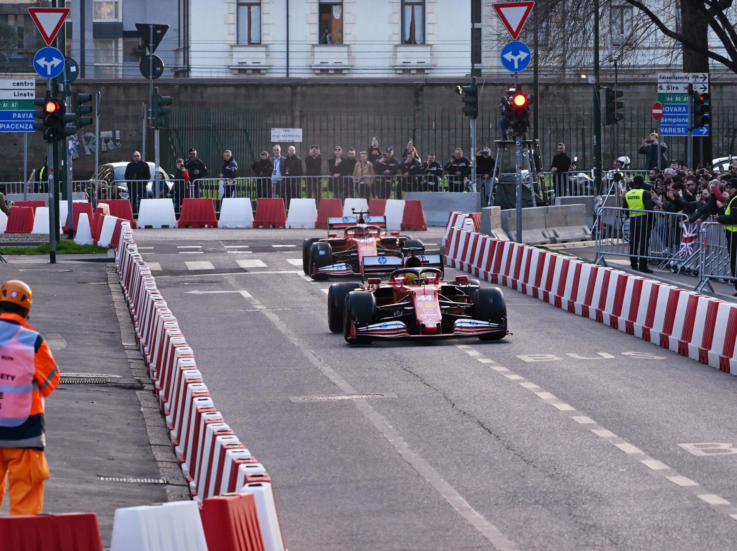L’onda rossa colora il castello: "Pronti a tutto per la Ferrari"