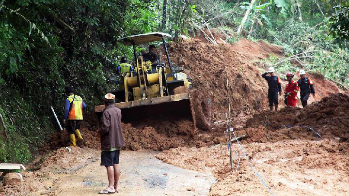 Longsor dan Banjir Rusak 9 Area di Kabupaten Sukabumi, Satu Warga Meninggal