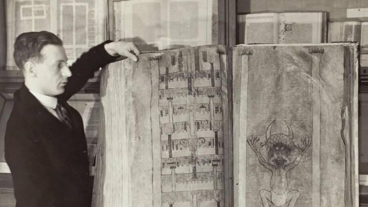 El Códice Gigas: el manuscrito medieval más grande del mundo envuelto ...