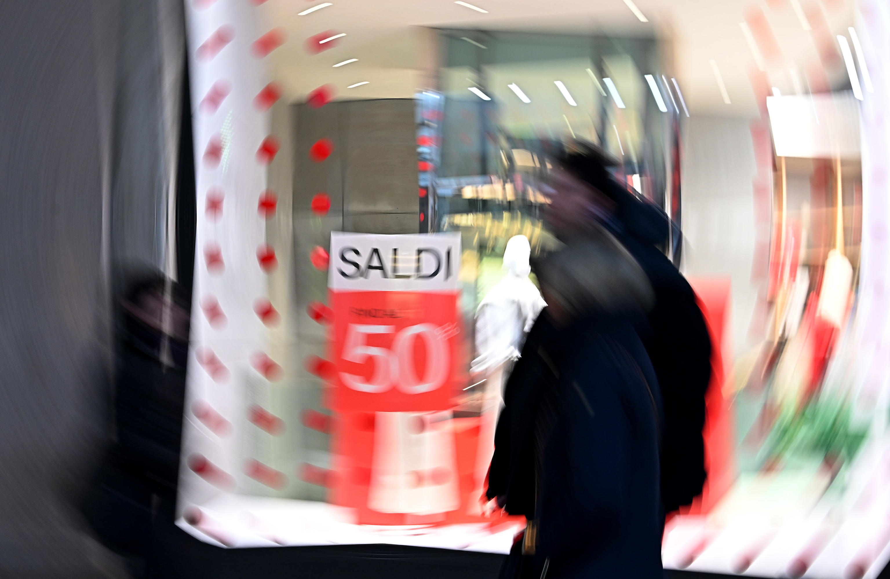 Saldi 2025, a Potenza primo bilancio positivo nell'abbigliamento