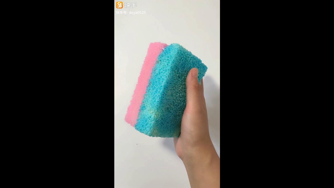 Satisfying Blue Pink Sponge Squeezing