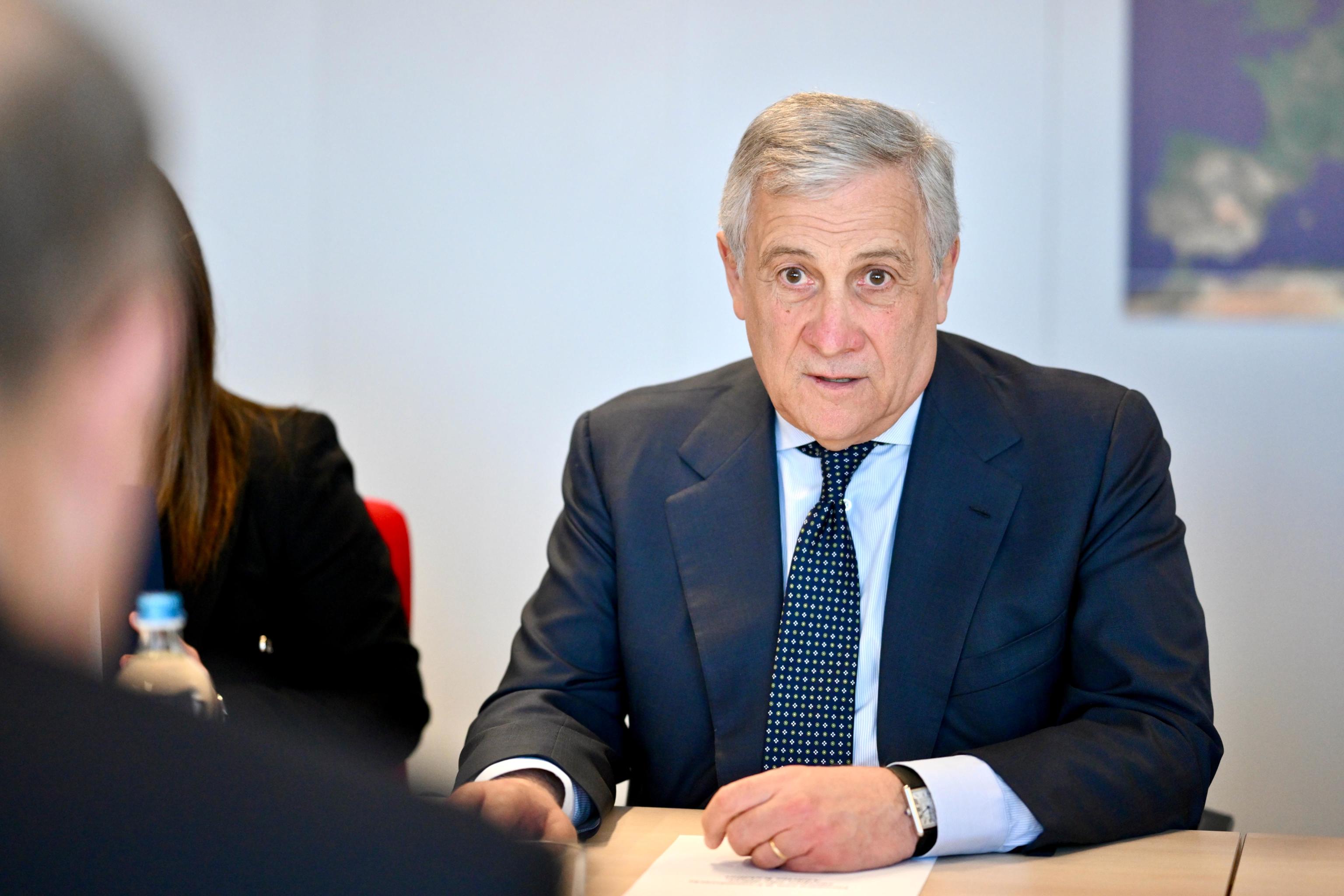 Tajani, non condivido risarcimento ai migranti della Diciotti