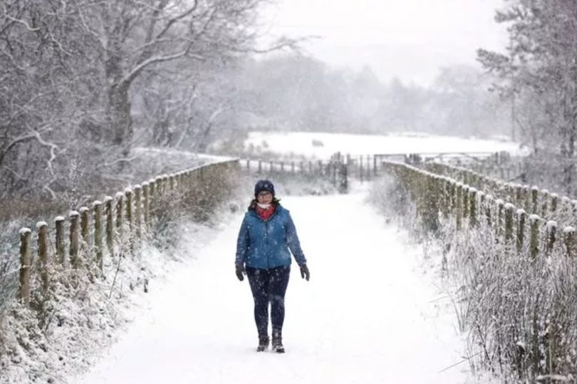 UK faces 400-mile snow bringing '2cm every hour' through one day next week