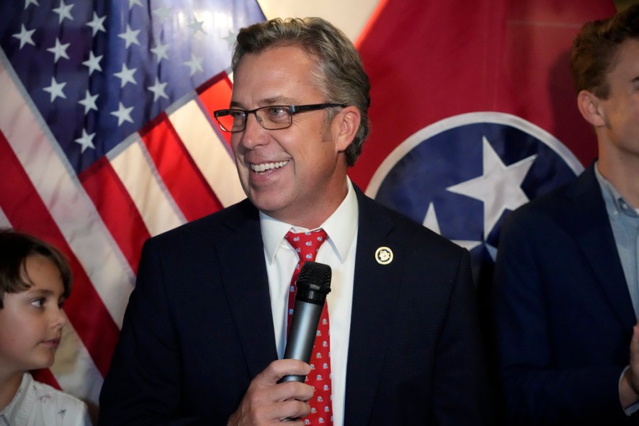 Opinion: Trump’s third-term tease is a brilliant political strategy