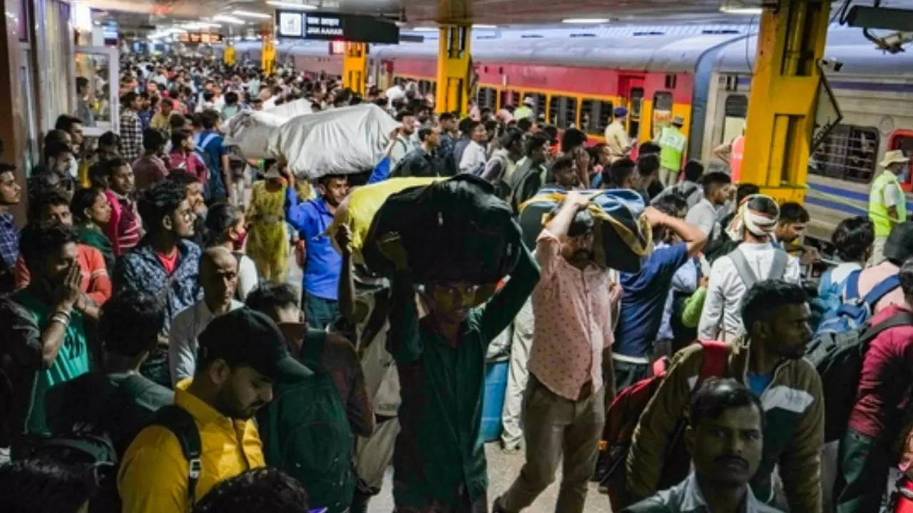Railways Takes Lessons From Maha Kumbh, Introduces Bold Crowd-Control ...