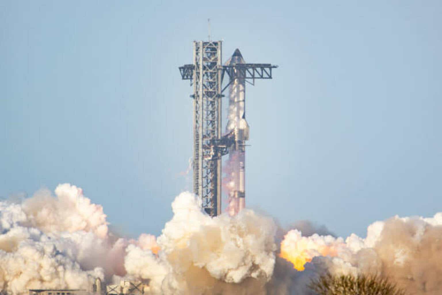 SpaceX's Starship explodes after launch again, debris disrupts Florida ...