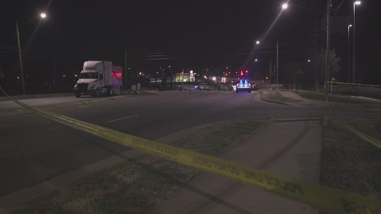 CMPD investigating 2 deadly crashes overnight