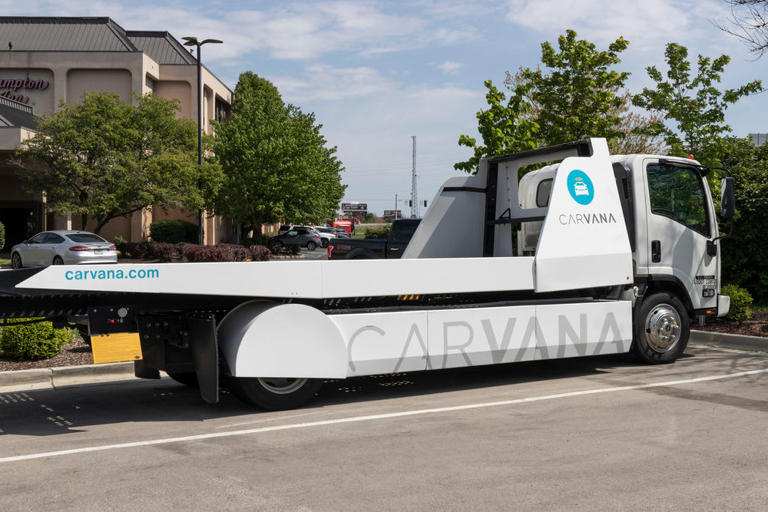 Carvana stock price is crumbling: is it safe to buy the CVNA dip?