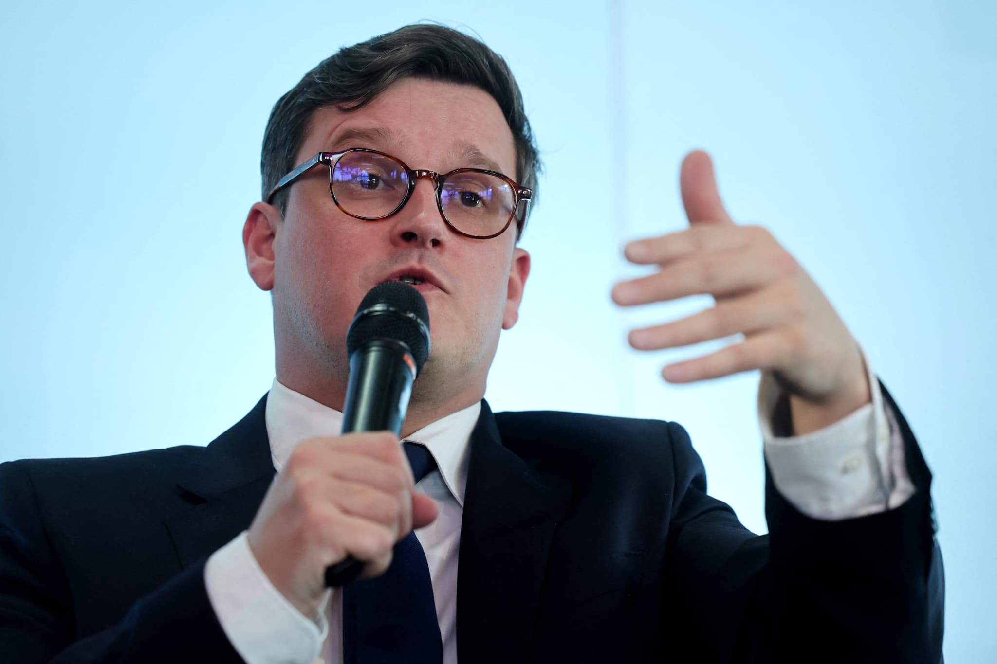 Qui est Arnaud Deslandes, désigné par Martine Aubry comme son ...