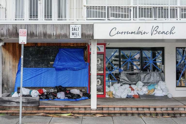 When is it safe to remove sandbags after Ex-Cyclone Alfred?