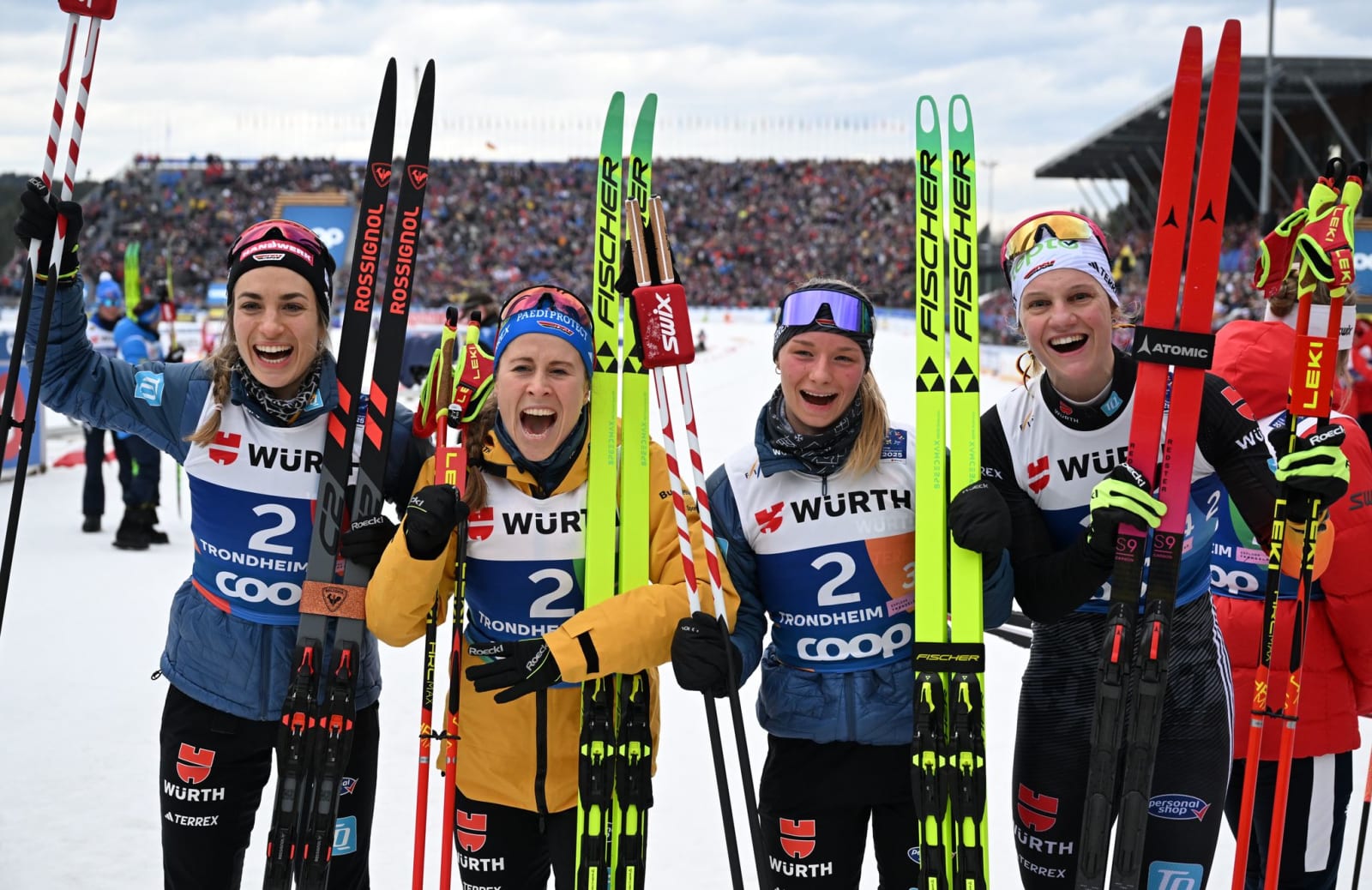 Sweden come from behind to win relay; first gold for Germany