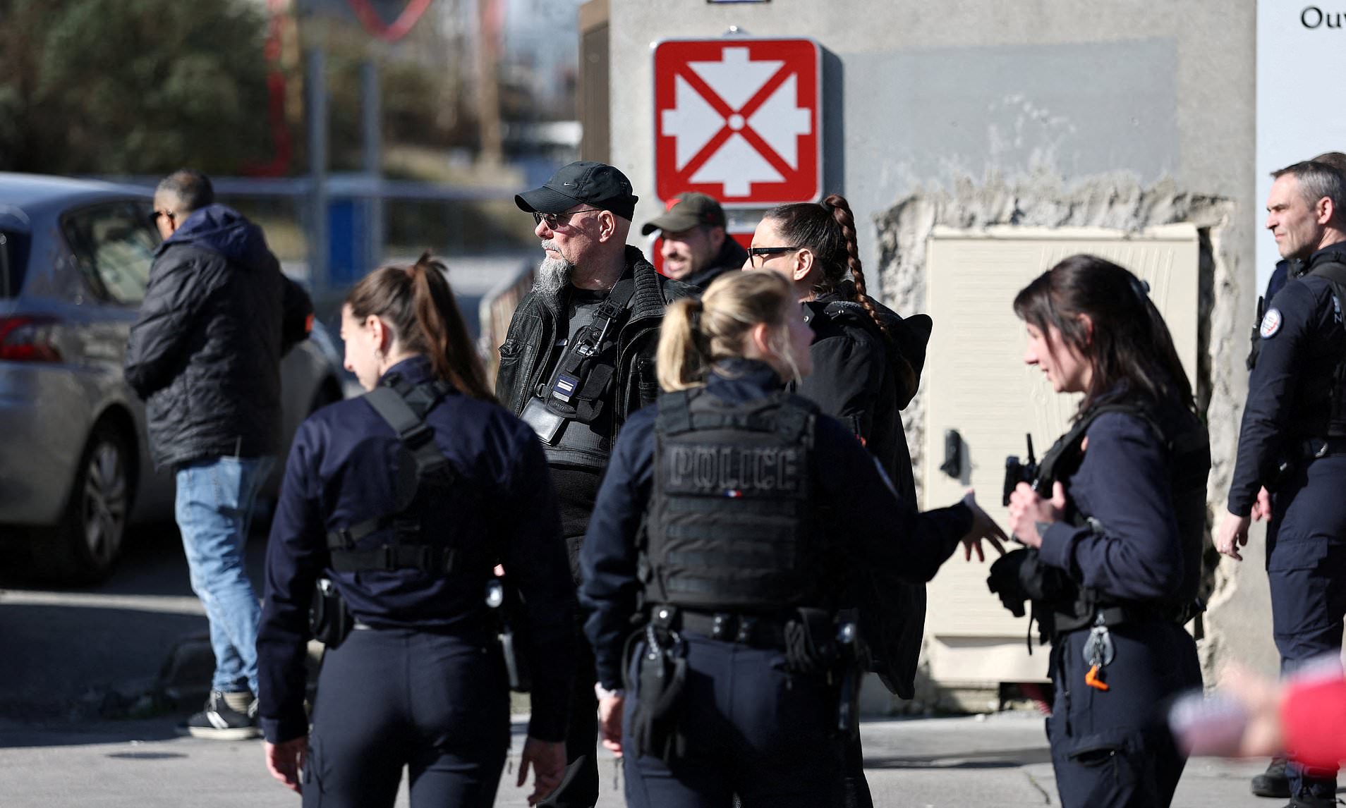 Live updates as ALL Eurostar trains suspended between London and Paris