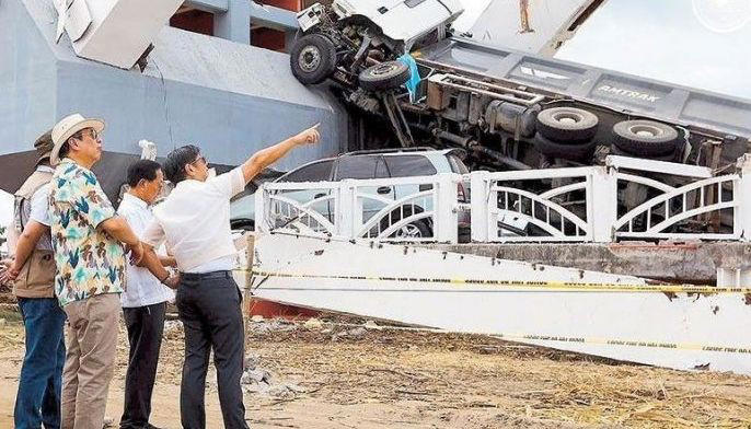 Engineer defends design of collapsed bridge