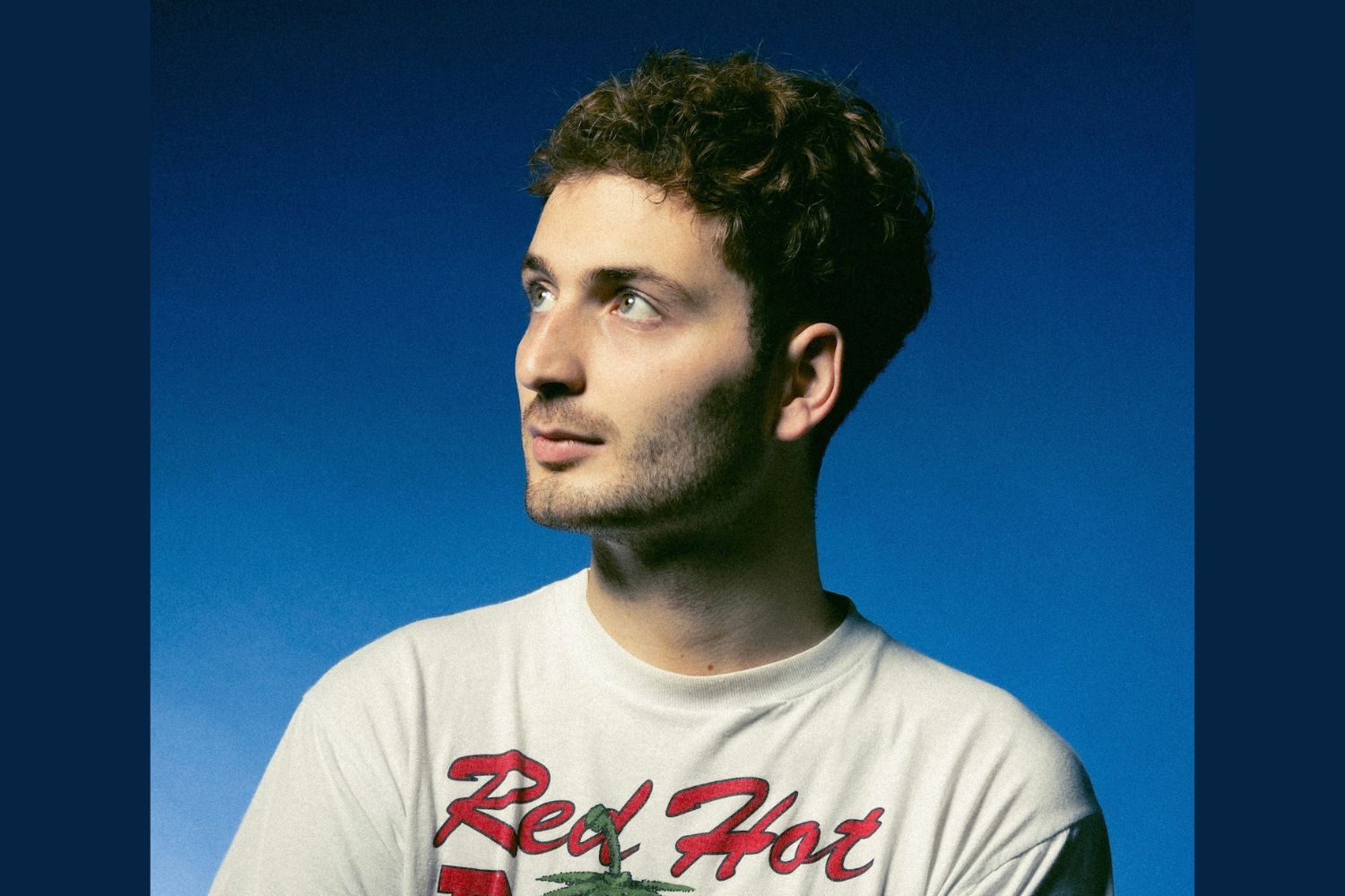 Newcastle singer-songwriter releases debut single and Robbie Williams support