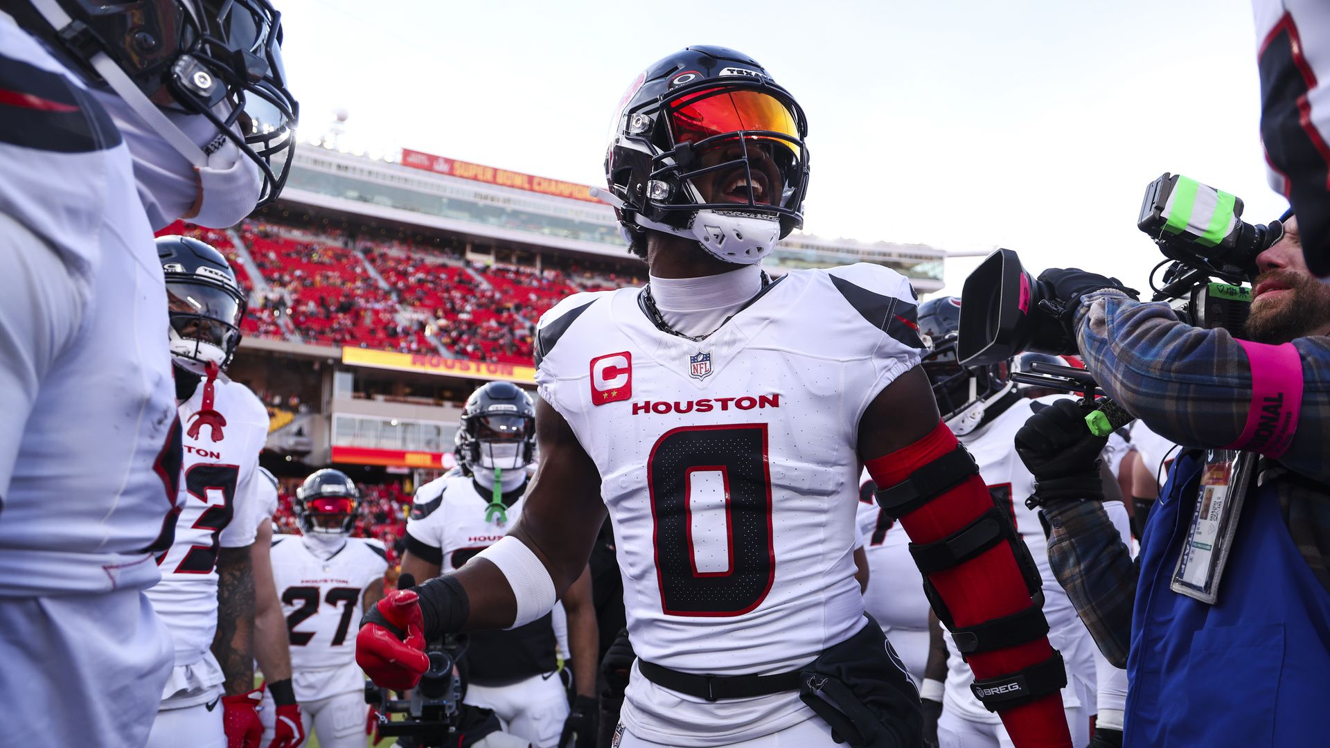 Texans restructure LB Azeez Al-Shaair’s contract, clear $6.26 million ...