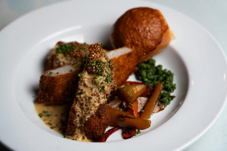 What to order from Tom Archer's Poor Man's Country Club at the Val Air ...