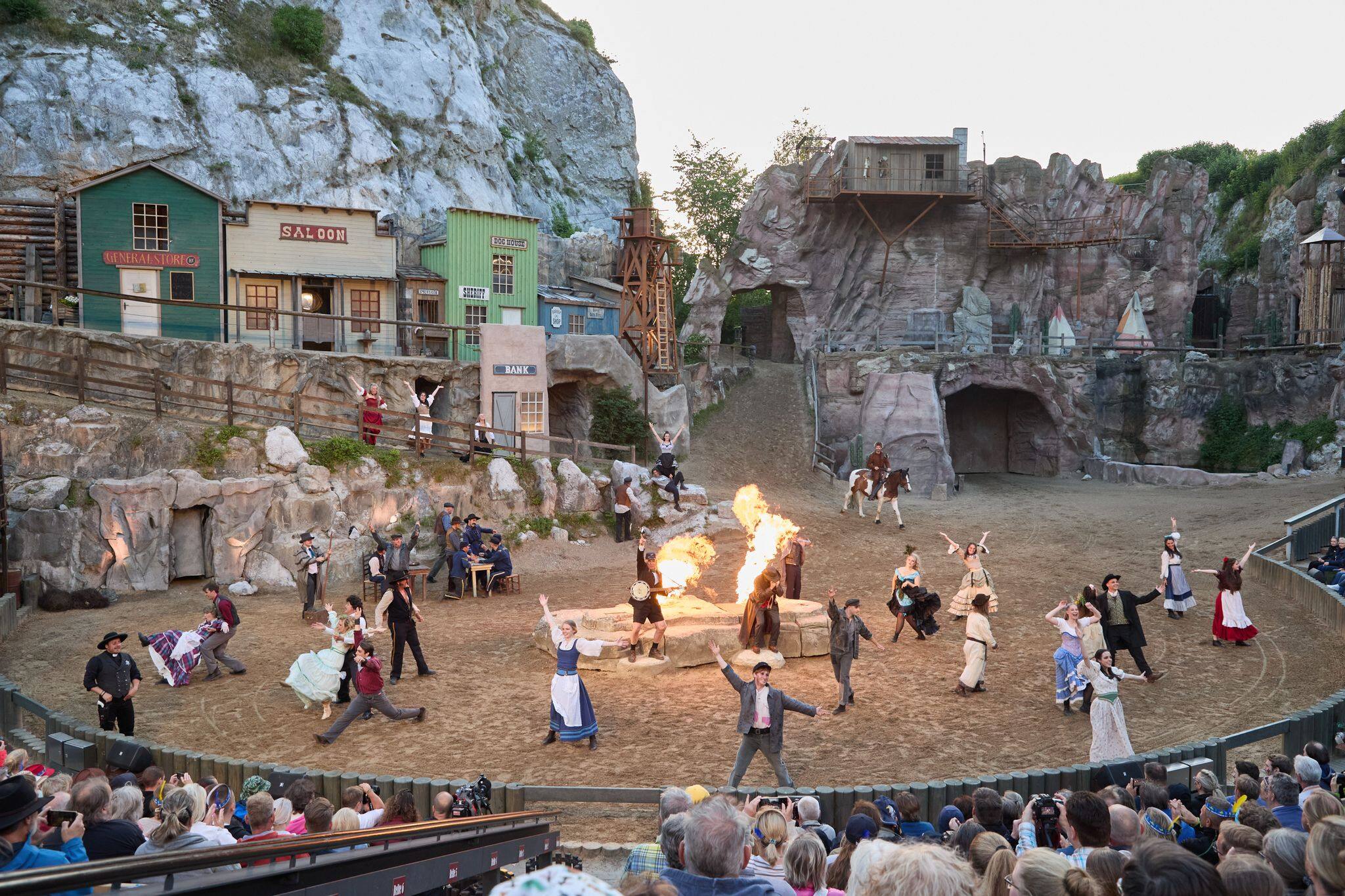 Karl-May-Spiele 2025 in Bad Segeberg: Parken, Tickets, Essen, Schauspieler