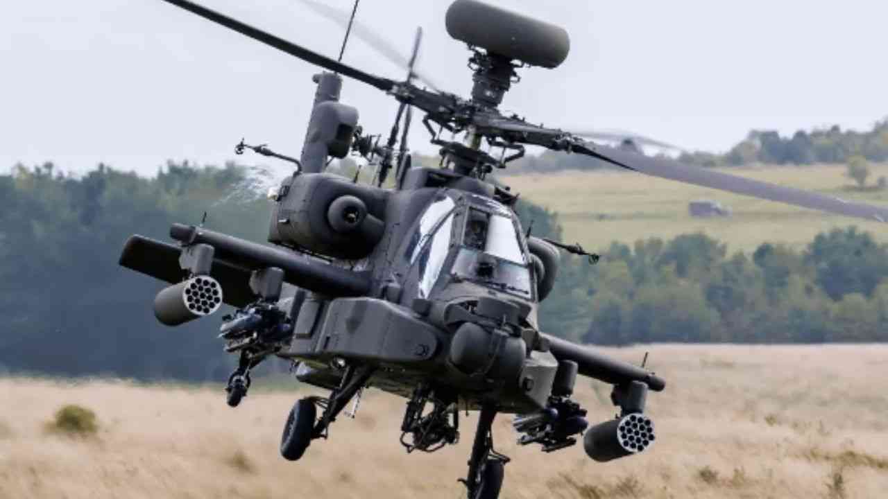 Az Egyesült Királyság befejezte az 50. Apache helikopter megvásárlását, erősítve a ...