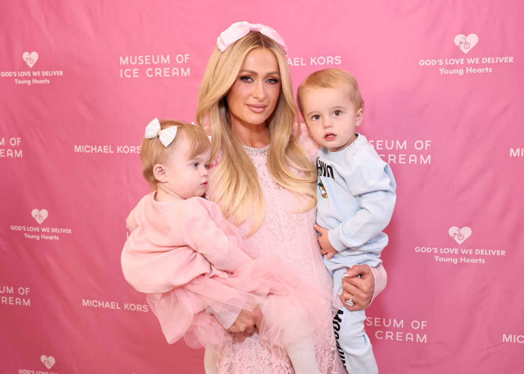 Paris Hilton Pushes Back on Ghislaine Maxwell Recruitment Story After ...