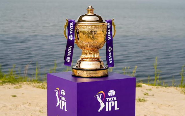 KKR's IPL Trophy Tour makes grand entrance in Patna